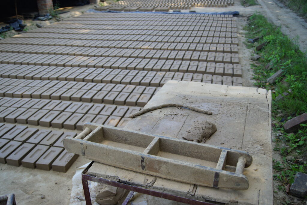 Lehm und Ton – B A C K S T E I N B A U